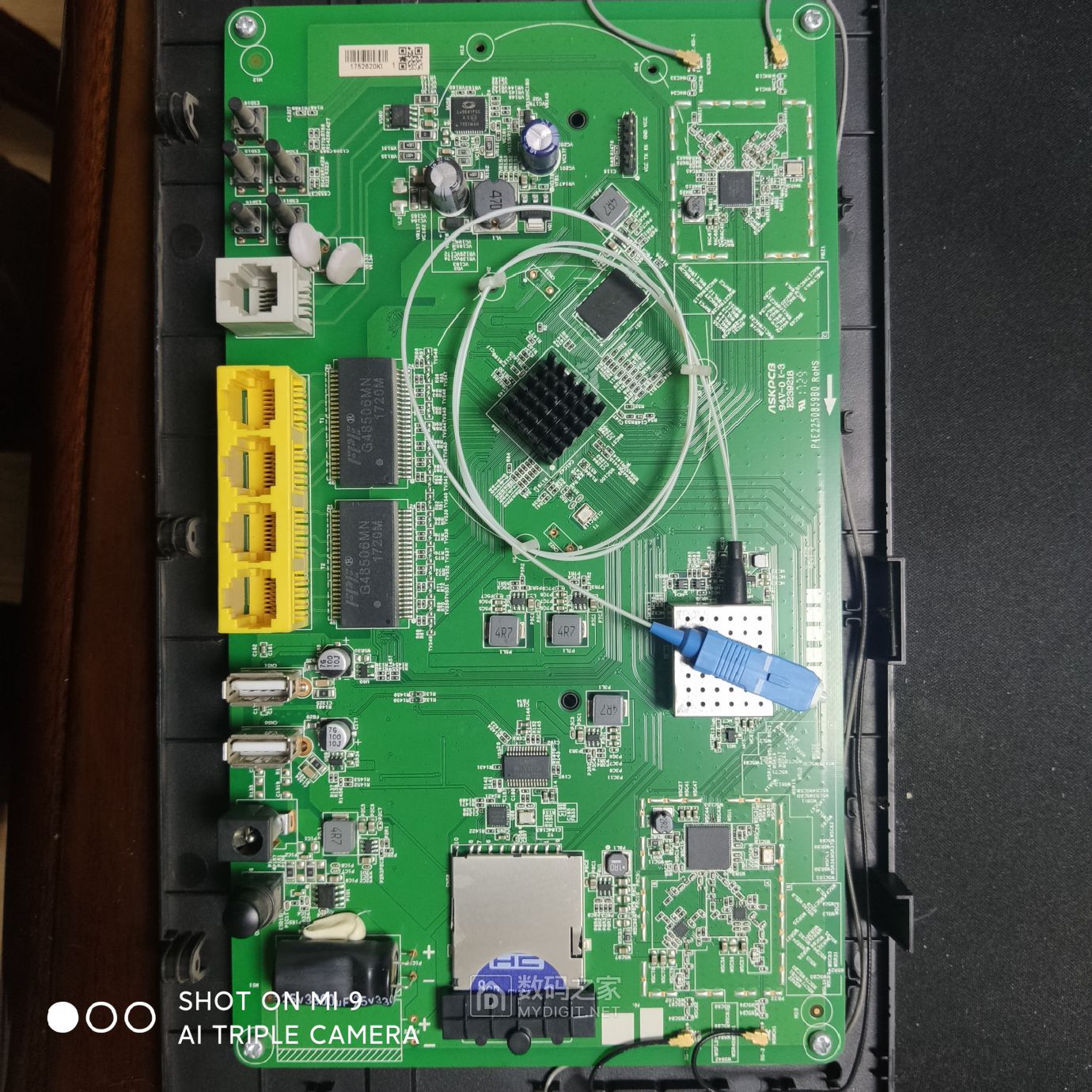 中国移动G-140W-CS全千兆光猫简单拆解 - 拆机乐园 数码之家