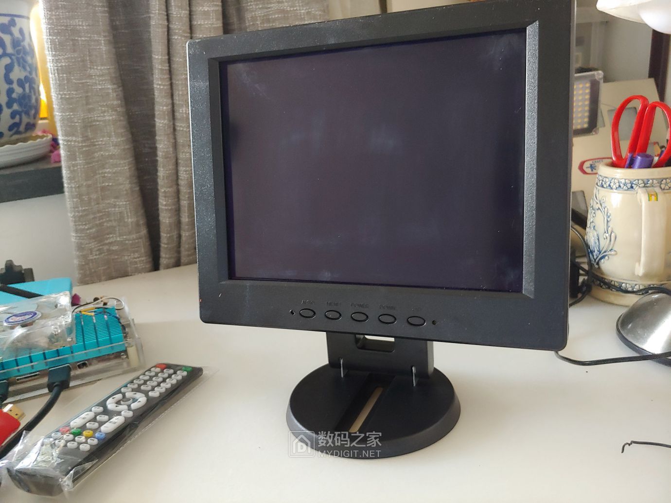 上网课护眼，开箱一台无背光反射式显示器 - 电脑软硬派 数码之家