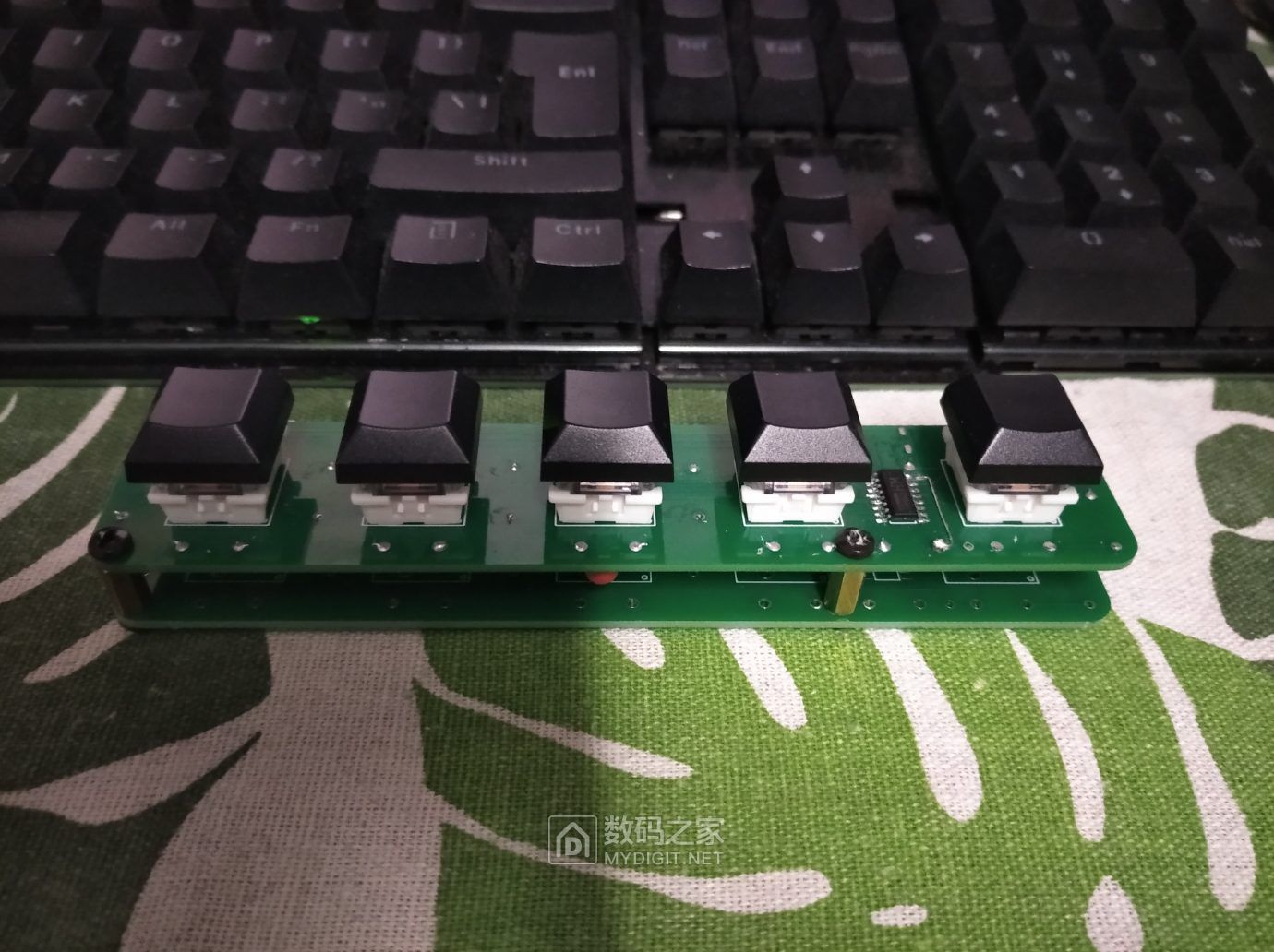 ch552没啥用也不好看的小键盘 - 我爱单片机 数码之家