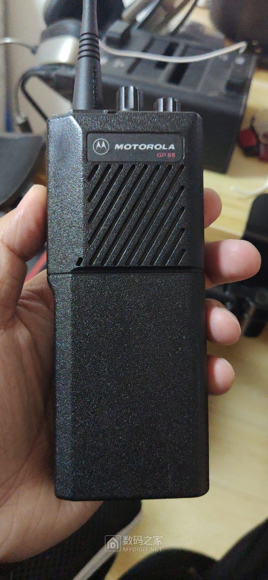 摩托罗拉GP88对讲机拆机 - 拆机乐园 数码之家