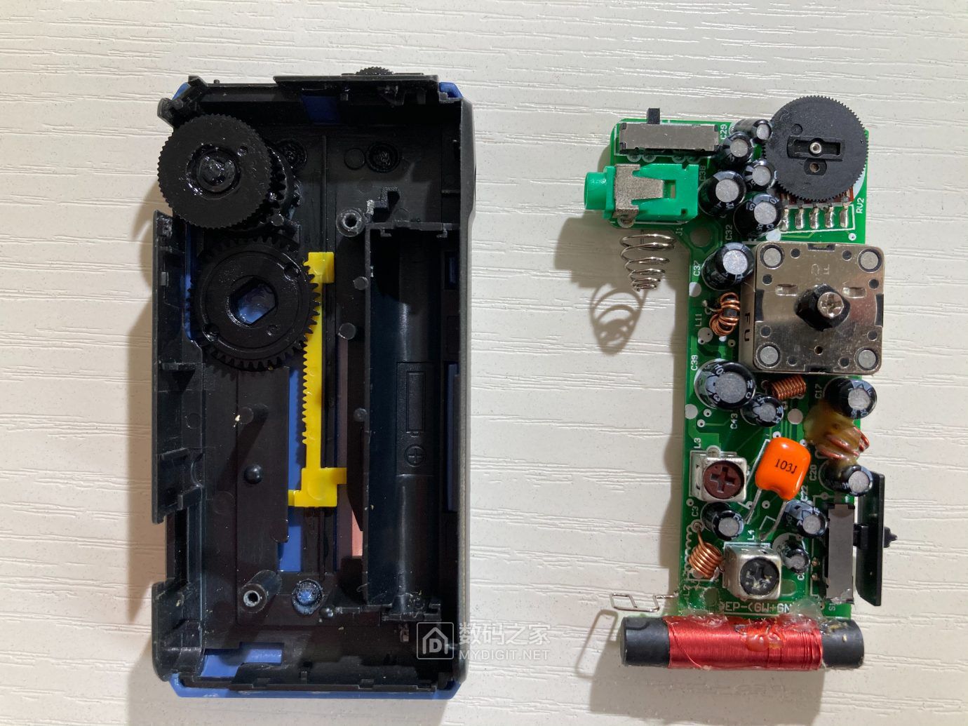 拆两台sony经典收音机s84来看看，赚点积分！！ - 拆机乐园 数码之家