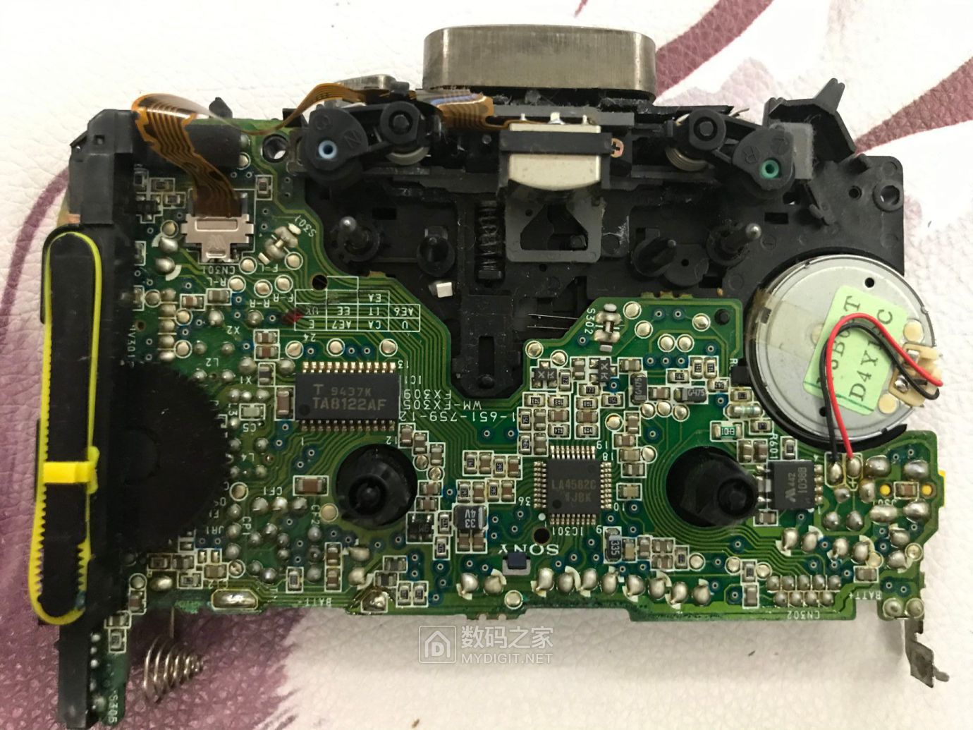 拆解索尼WM-FX305磁带随身听 - 拆机乐园 数码之家