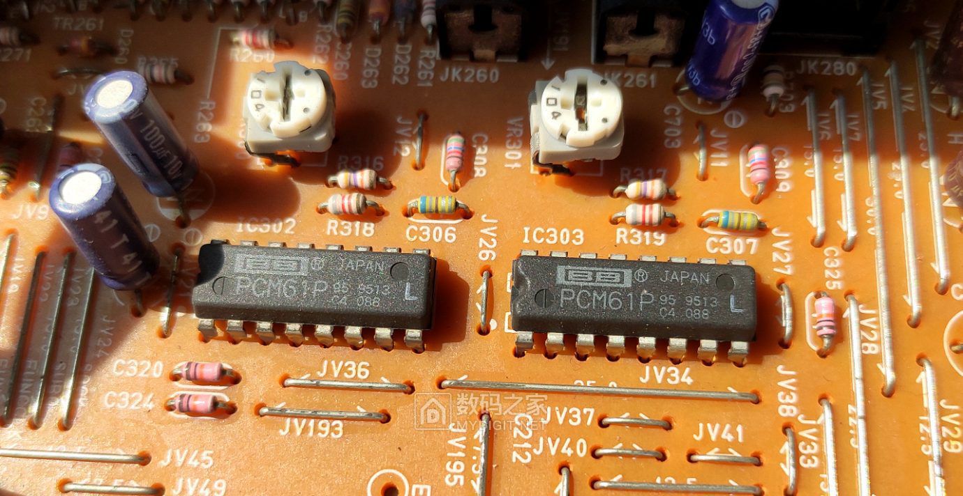 天龙F1组合音响CD机UCD-F1开盖看看，进出仓不畅处理 - 拆机乐园 数码之家