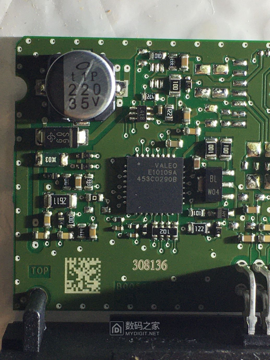 方向盘下方的盒子NISSAN ECU - 拆机乐园 数码之家