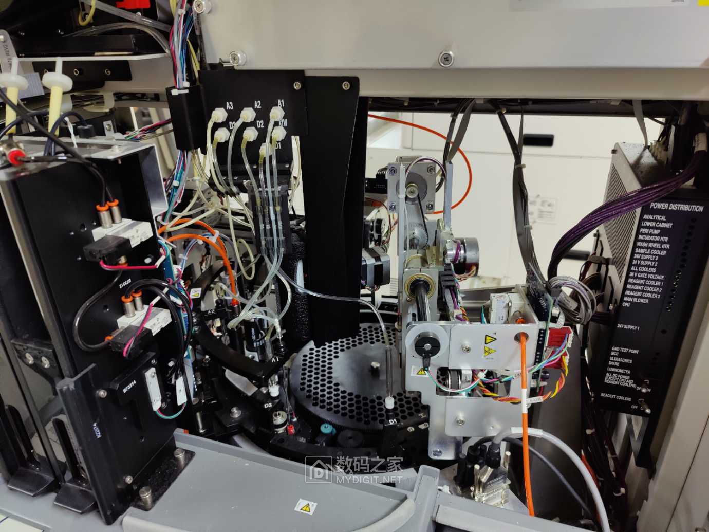 UniCel Dxi800化学发光仪拆解-做肿瘤/甲功/性激素等项目的仪器 - 行业拆客 数码之家