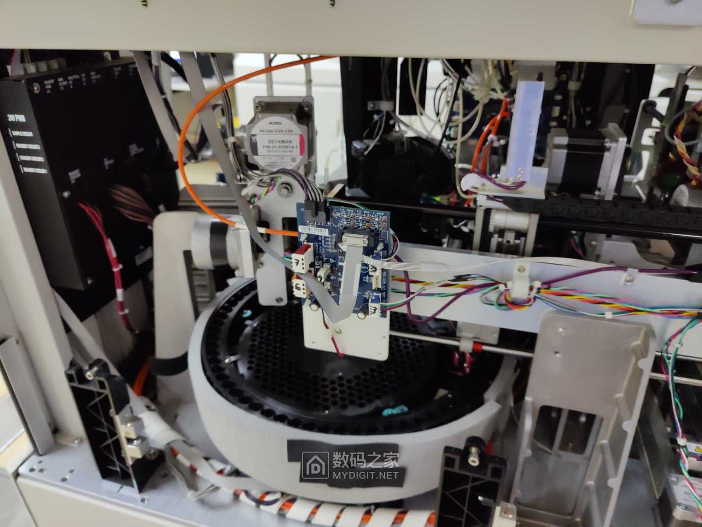 UniCel Dxi800化学发光仪拆解-做肿瘤/甲功/性激素等项目的仪器 - 行业拆客 数码之家