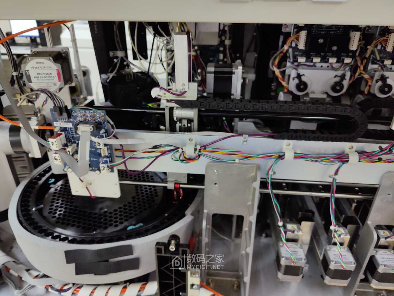 UniCel Dxi800化学发光仪拆解-做肿瘤/甲功/性激素等项目的仪器 - 行业拆客 数码之家