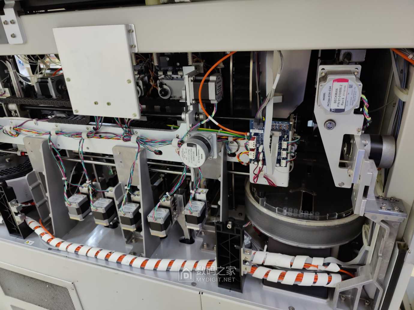 UniCel Dxi800化学发光仪拆解-做肿瘤/甲功/性激素等项目的仪器 - 行业拆客 数码之家