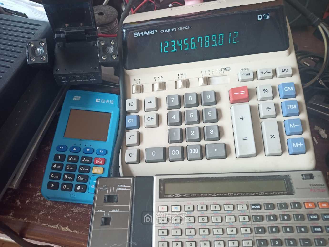 拆个比较少见的计算器 SHARP CS-2122H - 拆机乐园 数码之家