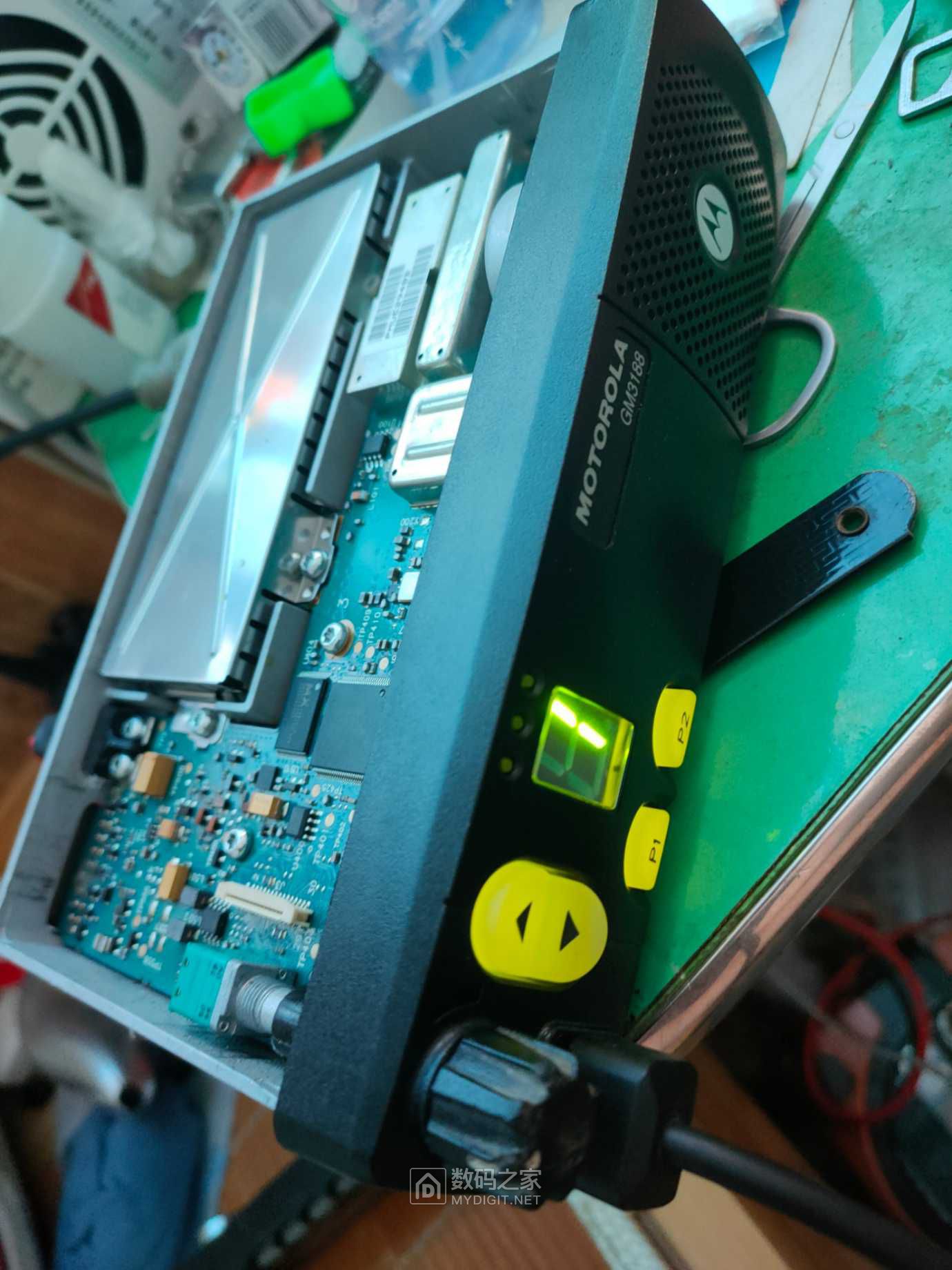 摩托罗拉GM3188拆机，做工精细，电路板干净清爽 - 拆机乐园 数码之家
