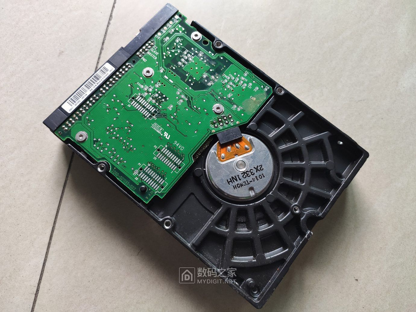 古董西数WD800 80G硬盘拆解 - 拆机乐园 数码之家