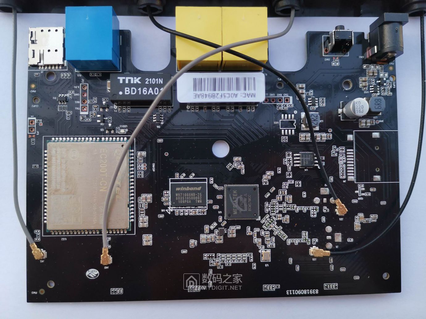 贝锐蒲公英4G智能路由器X4C拆解 - 拆机乐园 数码之家