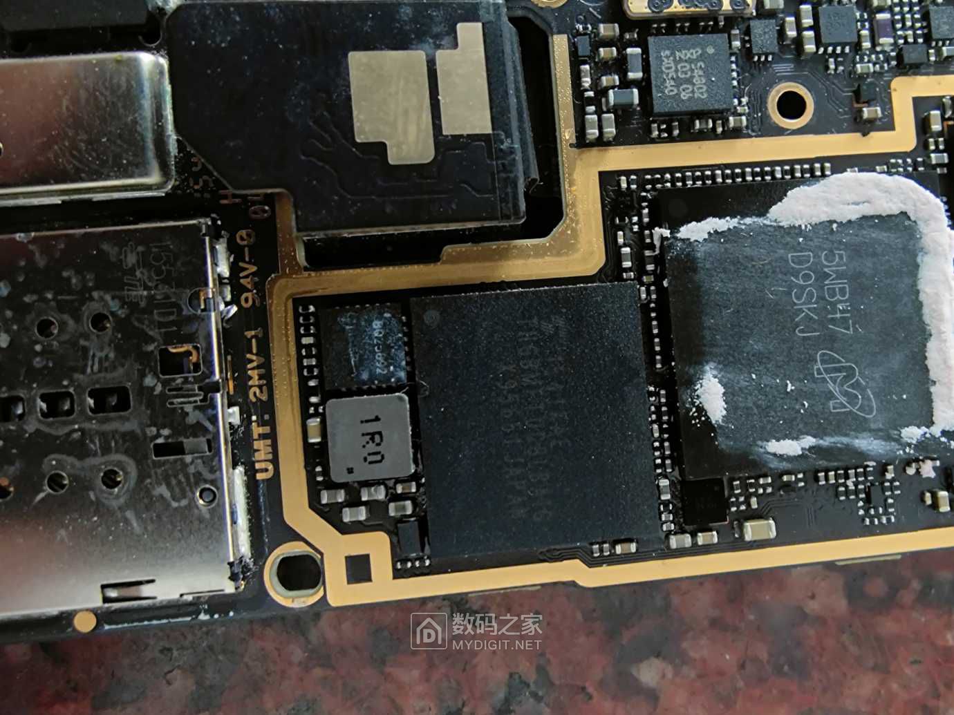 各位帮忙看个闪存thgbmft0c8lbaig - U盘存储技术 数码之家