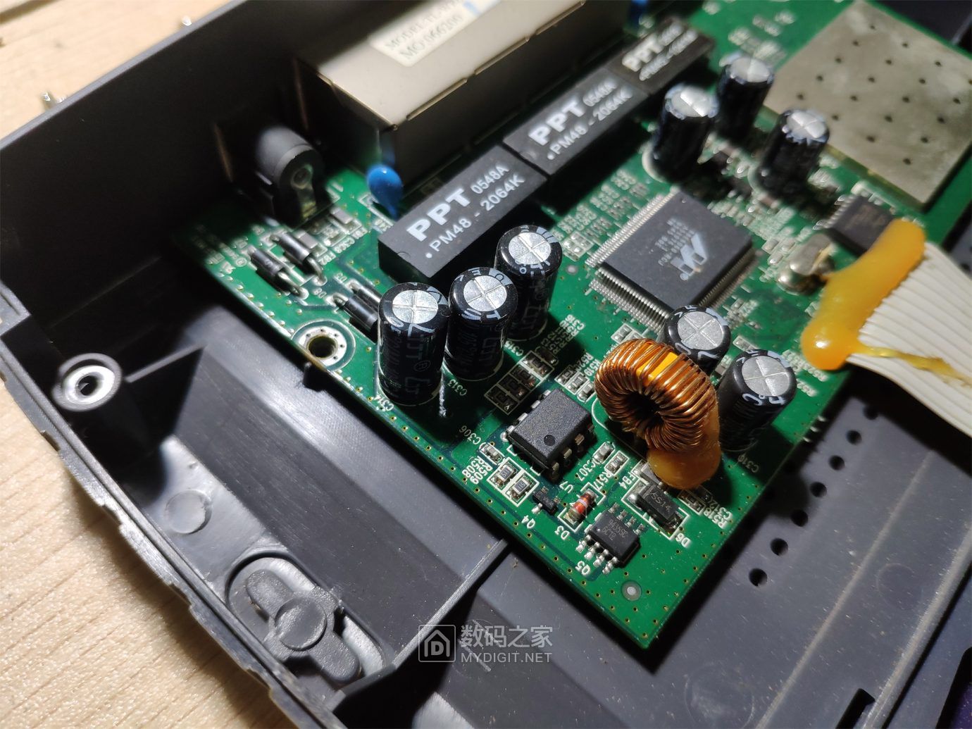 拆个老掉牙的TP-LINK WR614G无线路由器 - 拆机乐园 数码之家