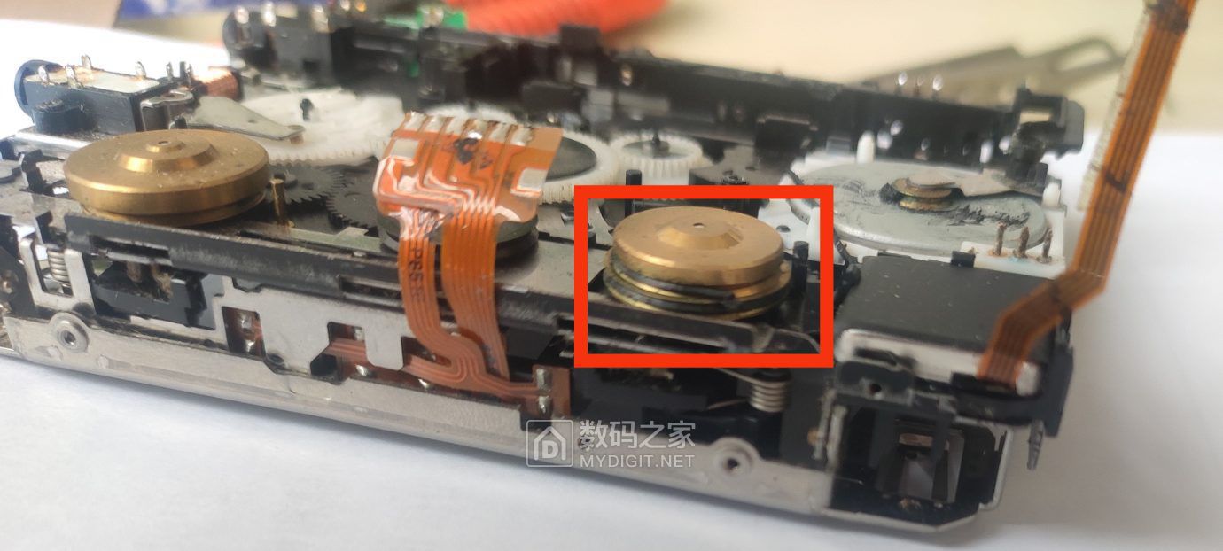 一波三折换爱华JX869随身听皮带 - 拆机乐园 数码之家