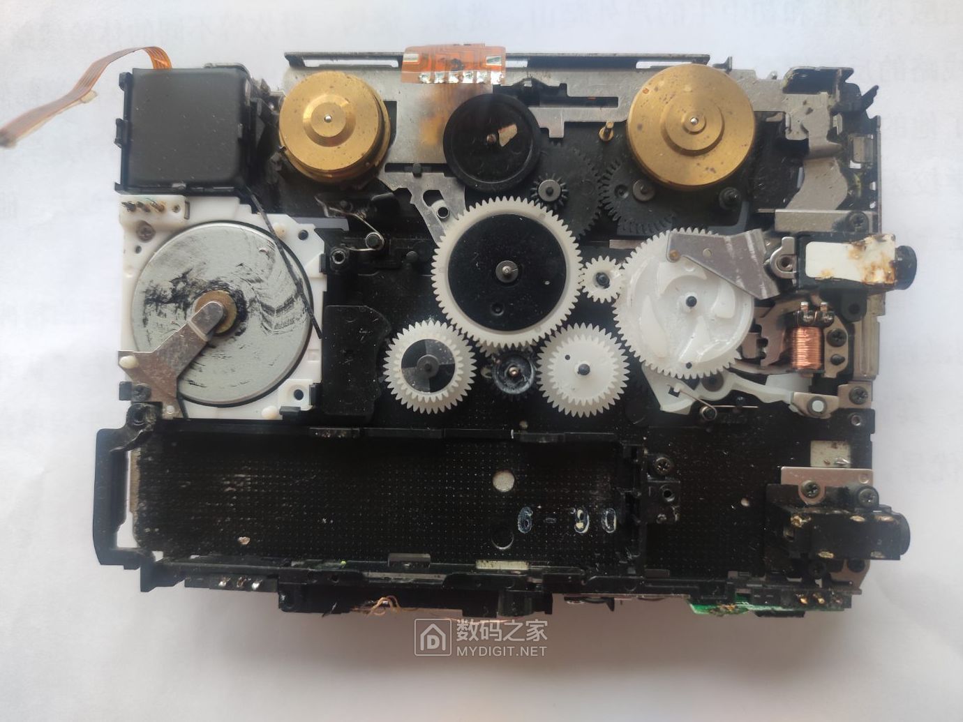 一波三折换爱华JX869随身听皮带 - 拆机乐园 数码之家