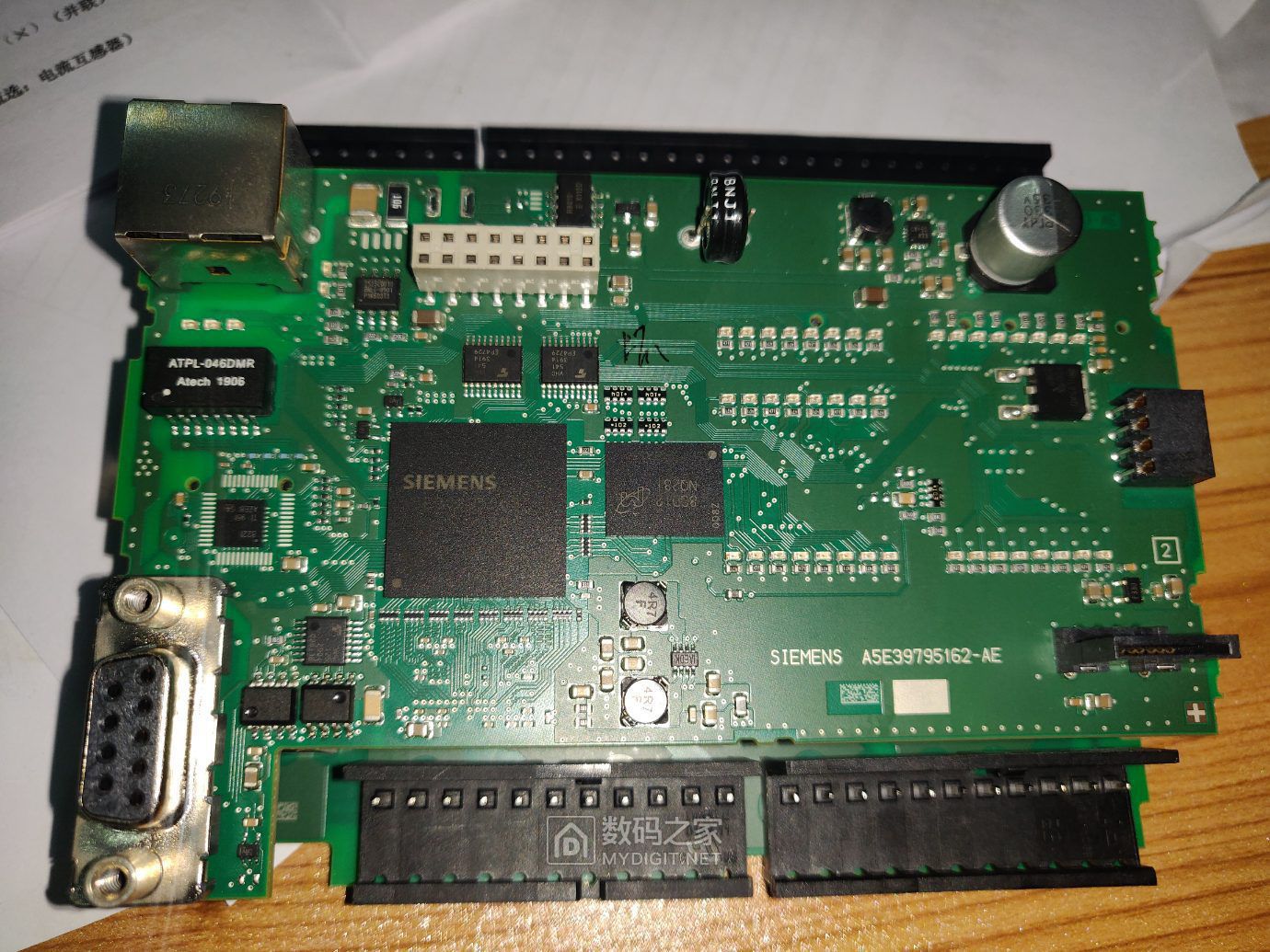 拆解西门子200smart SR40 PLC - 行业拆客 数码之家