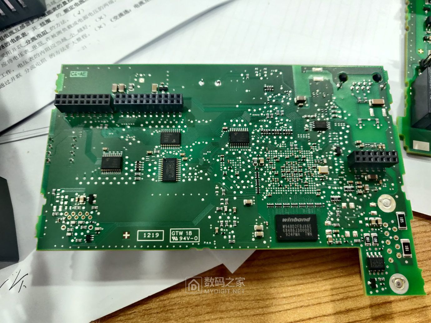 拆解西门子200smart SR40 PLC - 行业拆客 数码之家