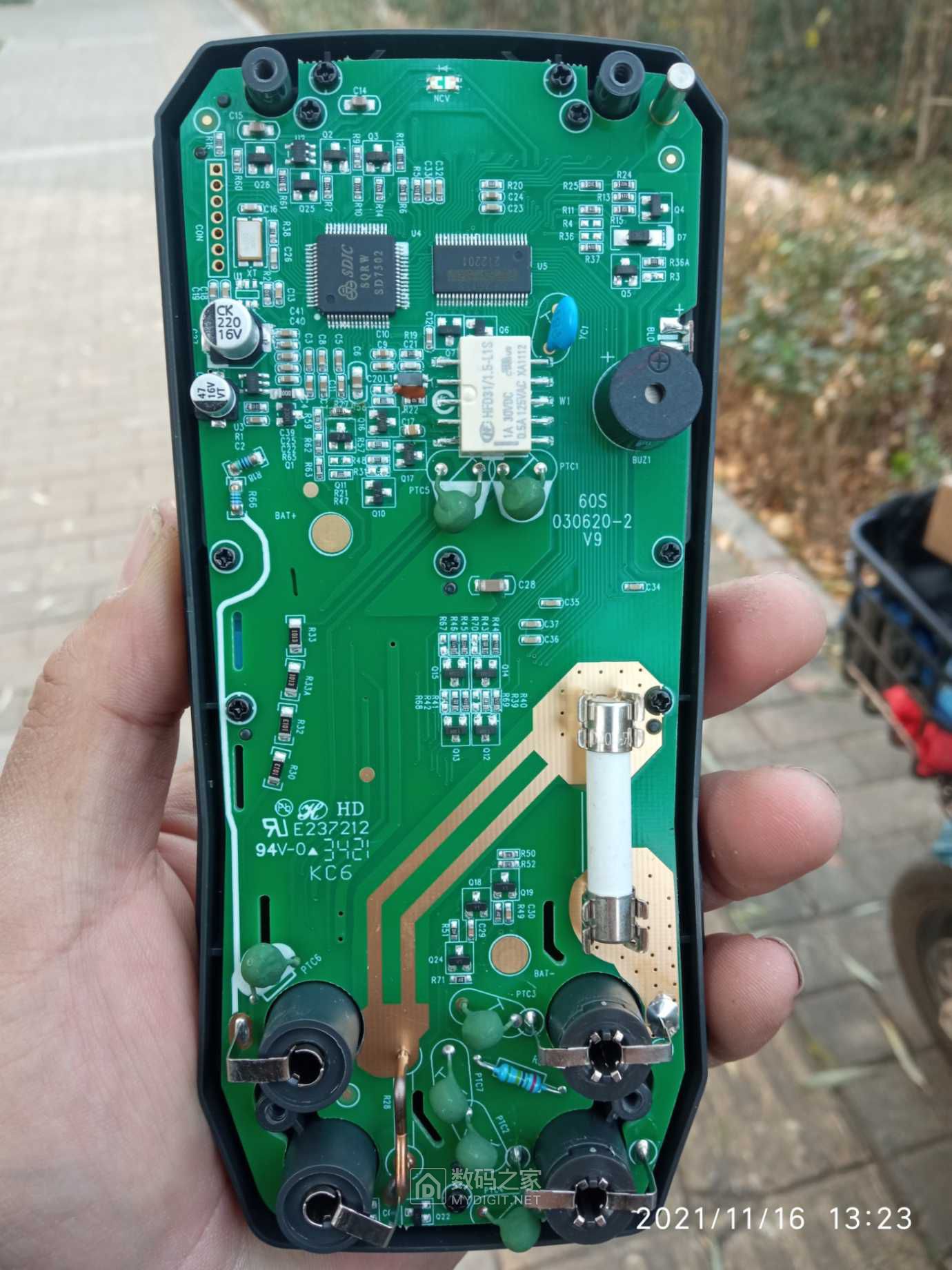 大街上就迫不及待拆解测试优利德UT60S按键万用表 - 仪表谈谈 数码之家