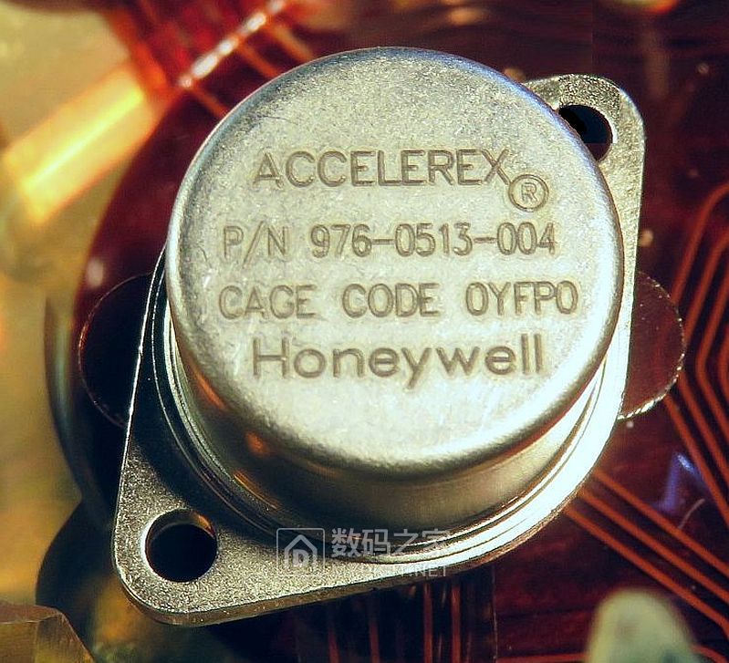 霍尼韦尔HG1700 IMU带三个GG1308氦氖环形激光陀螺 - 行业拆客 数码之家