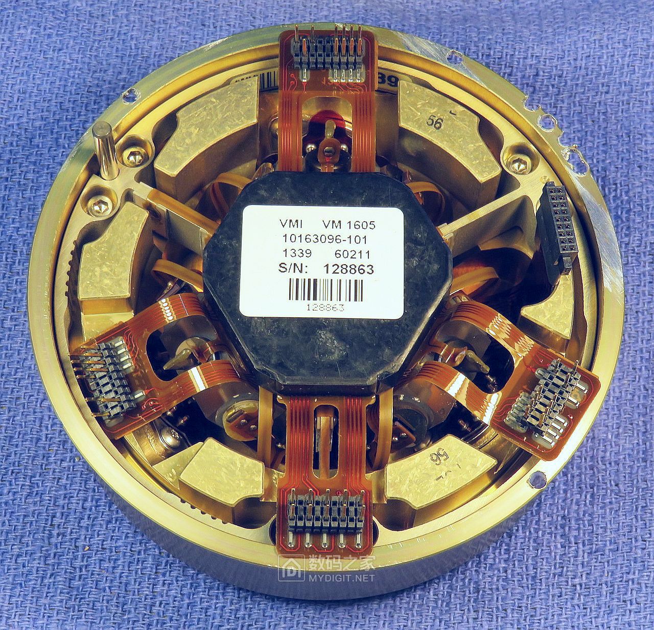 霍尼韦尔HG1700 IMU带三个GG1308氦氖环形激光陀螺 - 行业拆客 数码之家