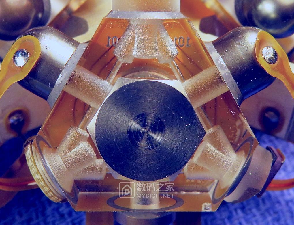 霍尼韦尔HG1700 IMU带三个GG1308氦氖环形激光陀螺 - 行业拆客 数码之家