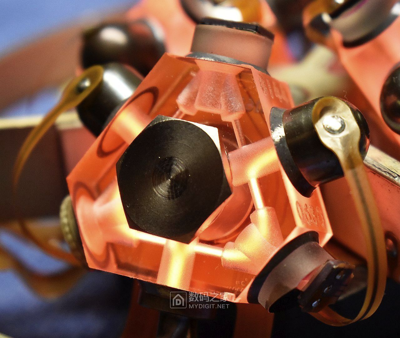 霍尼韦尔HG1700 IMU带三个GG1308氦氖环形激光陀螺 - 行业拆客 数码之家