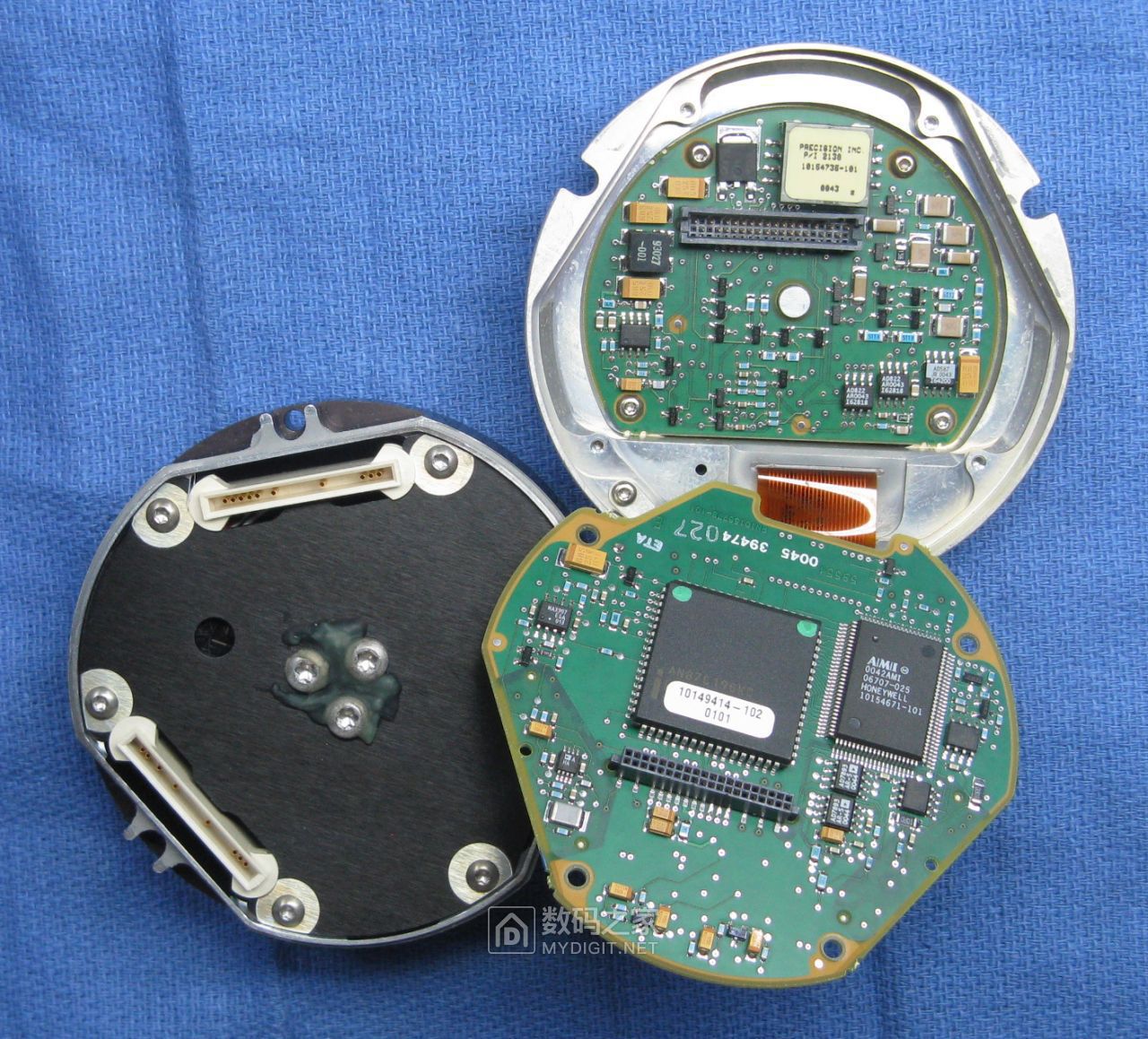 霍尼韦尔GG1320氦氖环形激光陀螺 - 行业拆客 数码之家