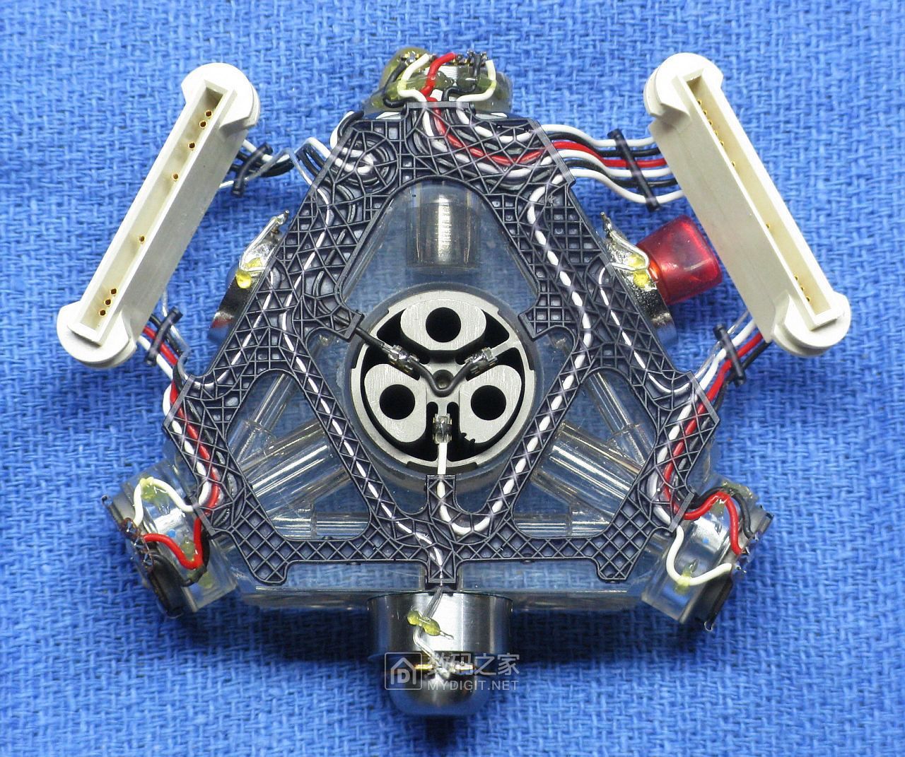 霍尼韦尔GG1320氦氖环形激光陀螺 - 行业拆客 数码之家