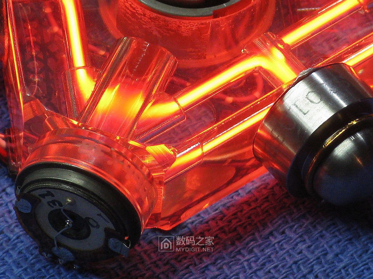 霍尼韦尔GG1320氦氖环形激光陀螺 - 行业拆客 数码之家