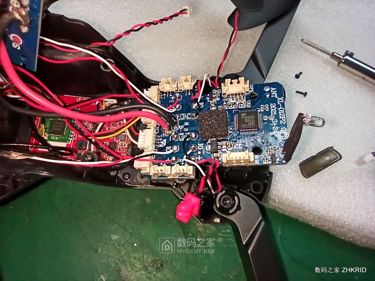 拆解简评ZLL SG907 MAX 四轴入门级无人机 - 拆机乐园 数码之家