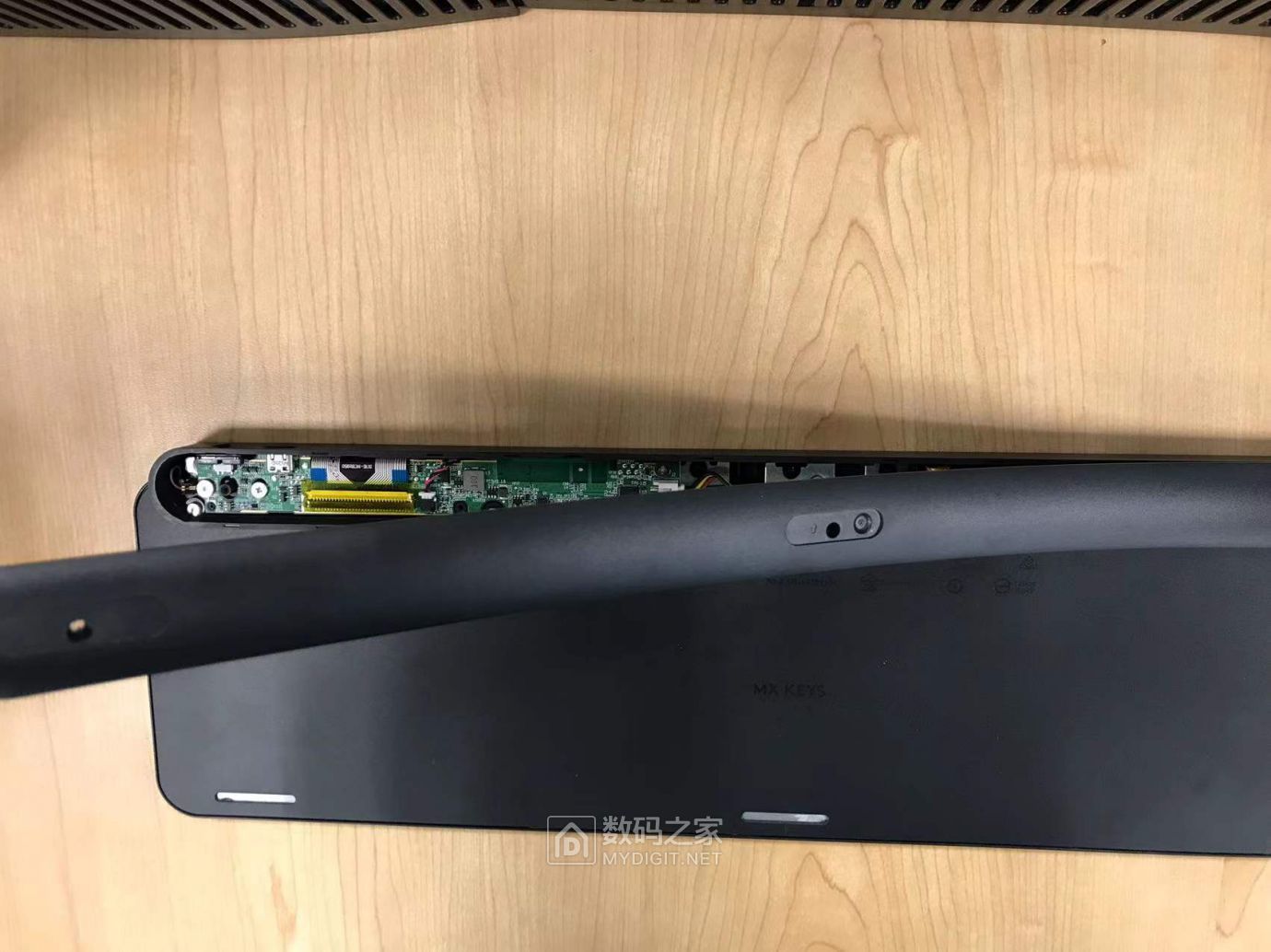 进咖啡了，罗技Logi MX KEYS 无线键盘拆解 - 拆机乐园 数码之家