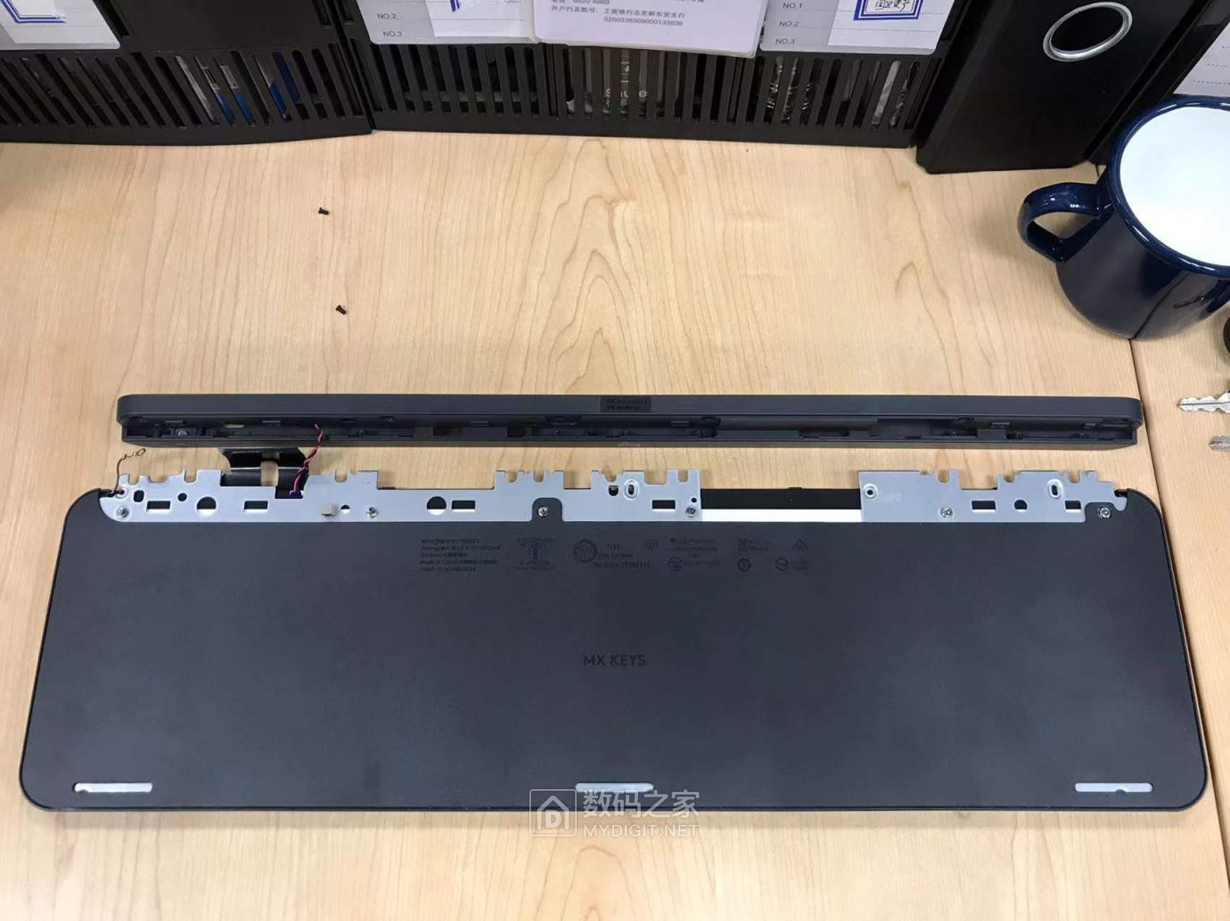 进咖啡了，罗技Logi MX KEYS 无线键盘拆解 - 拆机乐园 数码之家