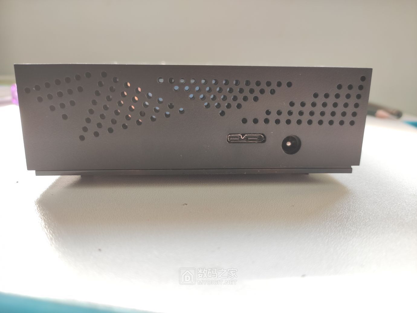 拆解希捷8T移动硬盘盒Seagate Desktop Driver STGY8000400 - 拆机乐园 数码之家