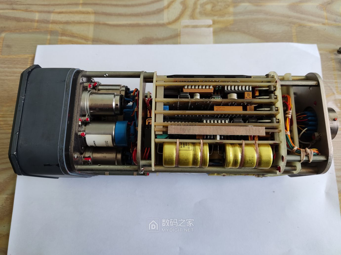 空客A310上的RMI/ADF自动定向机拆解（THOMSON-CSF JAEGER.F0052） - 行业拆客 数码之家