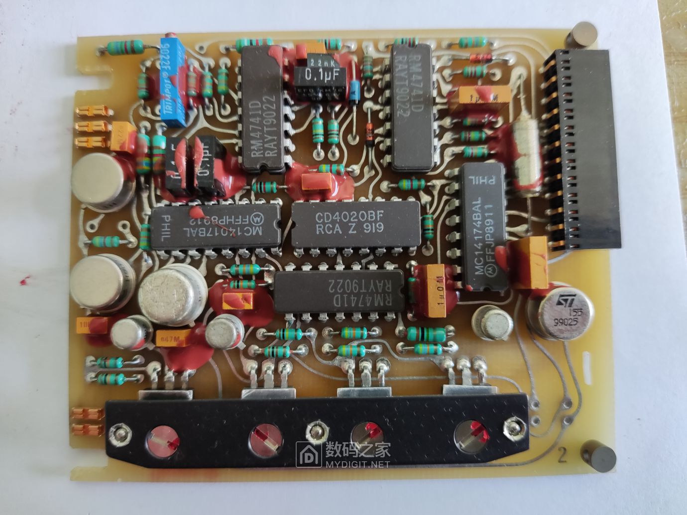 空客A310上的RMI/ADF自动定向机拆解（THOMSON-CSF JAEGER.F0052） - 行业拆客 数码之家