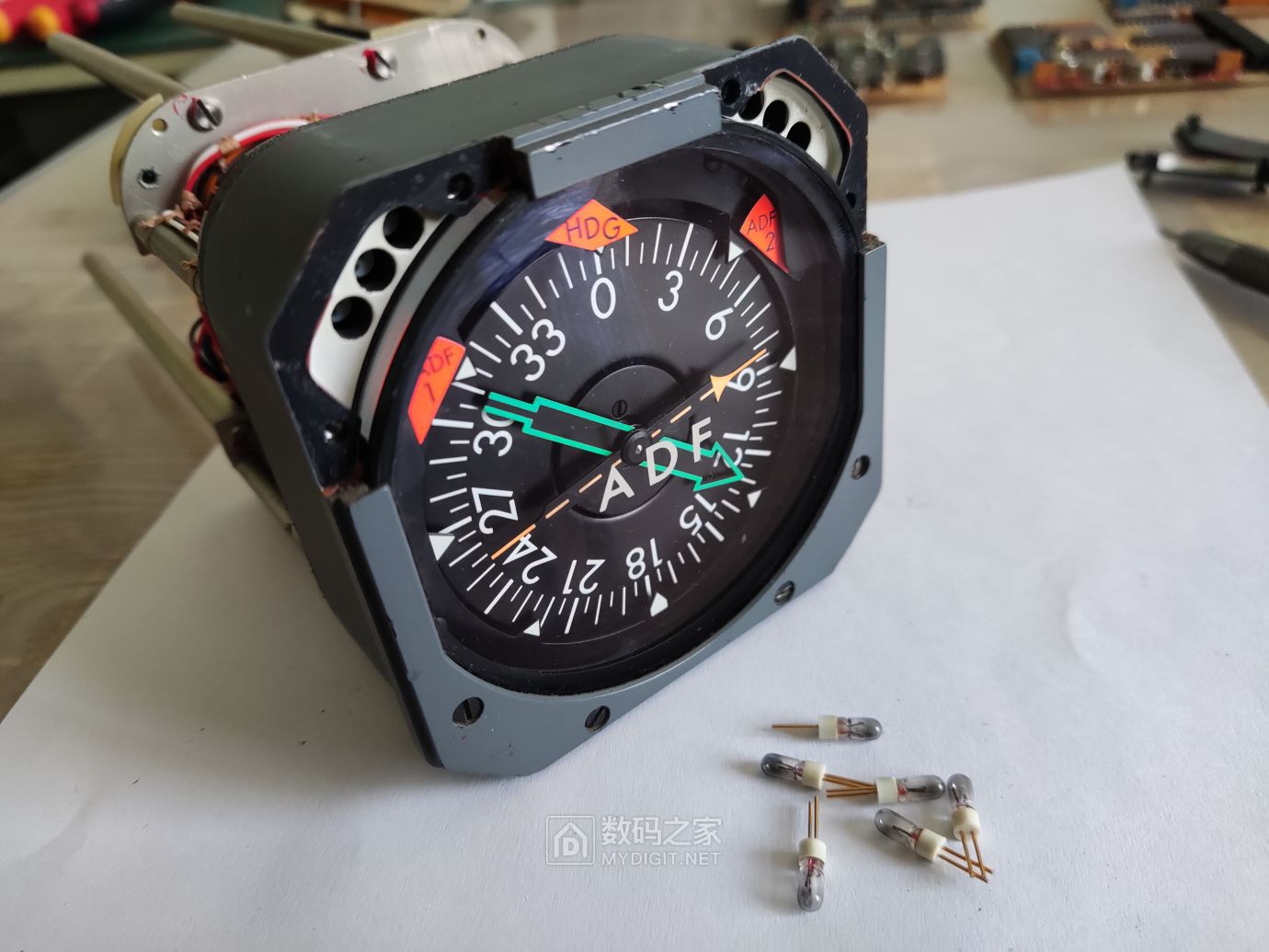 空客A310上的RMI/ADF自动定向机拆解（THOMSON-CSF JAEGER.F0052） - 行业拆客 数码之家