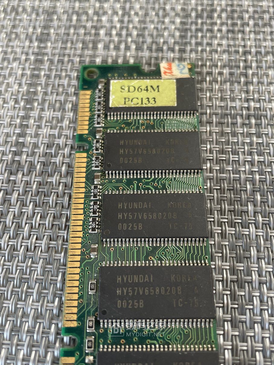 分享一根22年前的内存条：SDRAM 64M PC133 - 硬件博物馆 数码之家