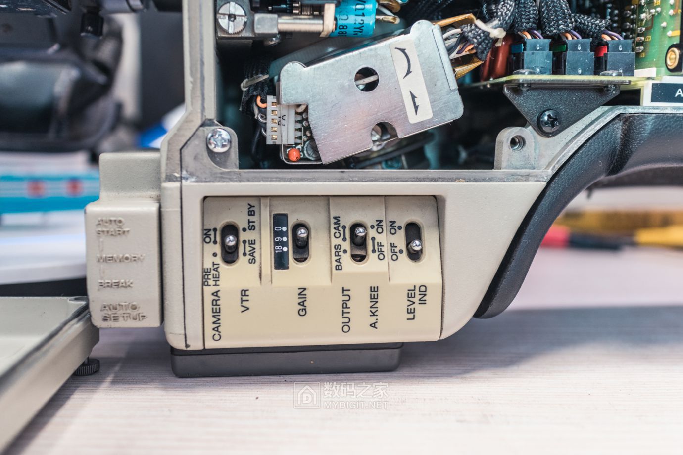 86年日本工匠精神~Sony索尼BVP-350三管广播级演播室摄像机拆解 - 硬件博物馆 数码之家