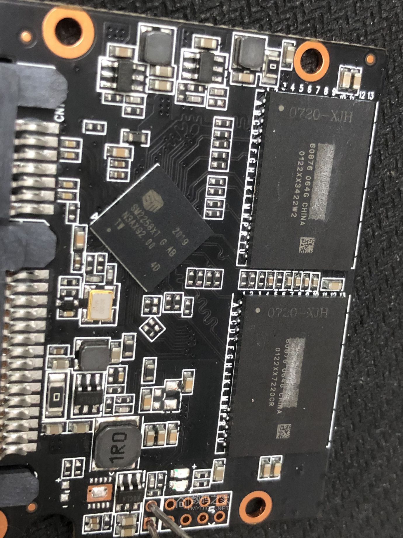 慧荣SM2258XT主控搭配闪迪奇葩闪存 - SSD存储技术 数码之家