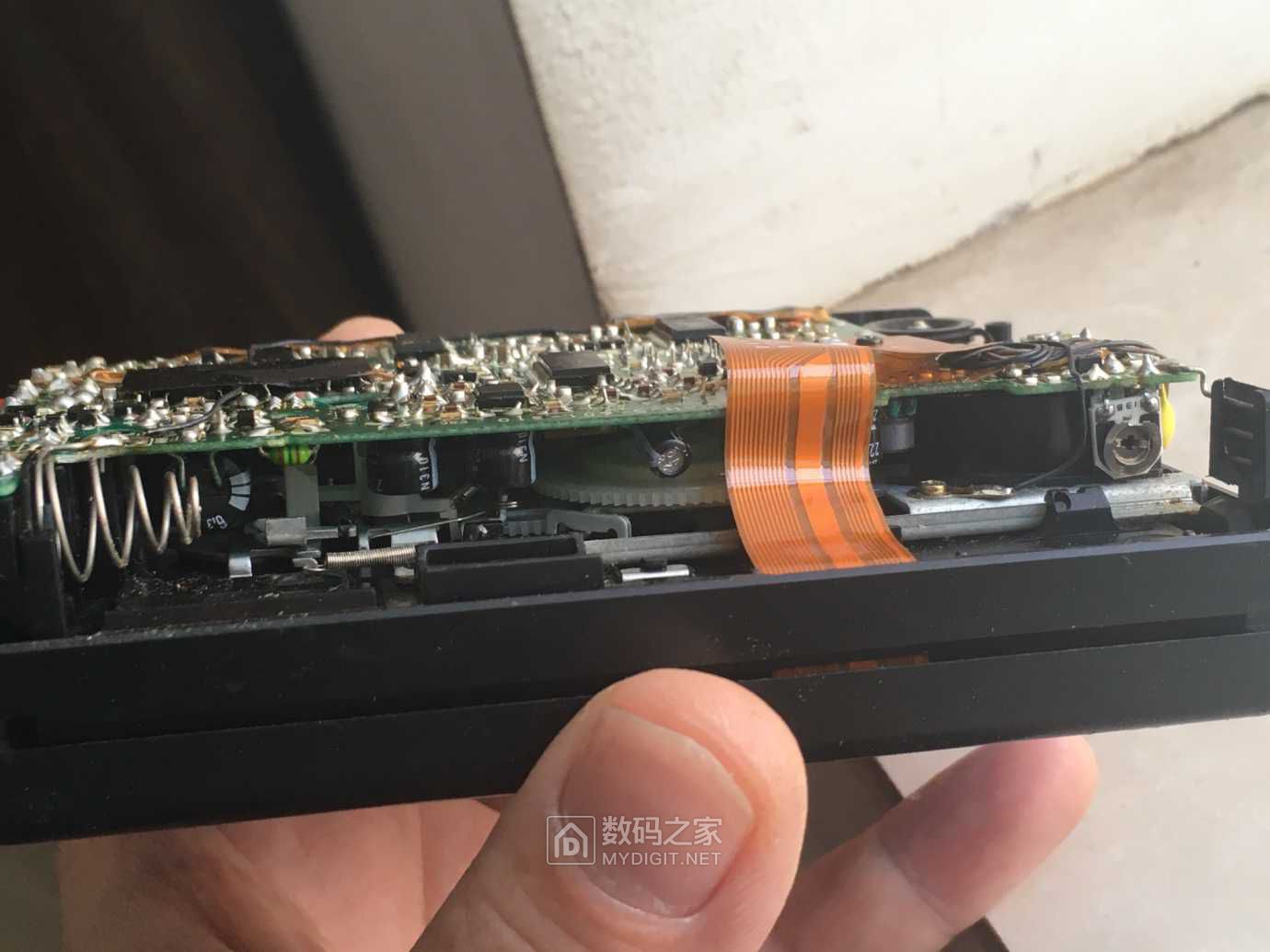 日产爱华磁带随身听AIWA HS-JS415拆解，中端机内部复杂 - 拆机乐园 数码之家