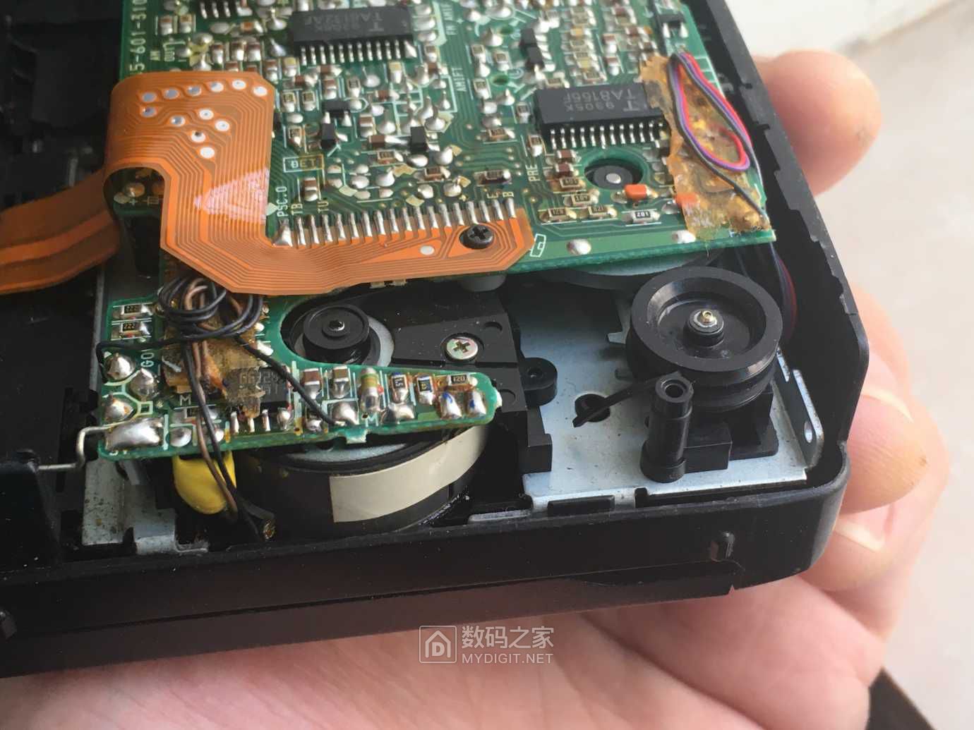日产爱华磁带随身听AIWA HS-JS415拆解，中端机内部复杂 - 拆机乐园 数码之家