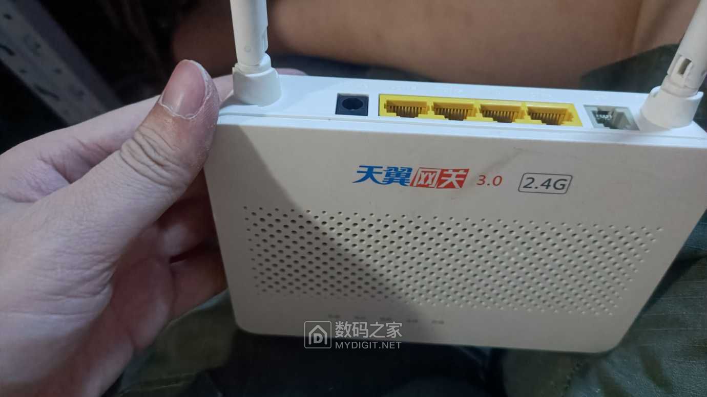 无聊再拆个华为的电信三代光猫HS8145C5 - 拆机乐园 数码之家