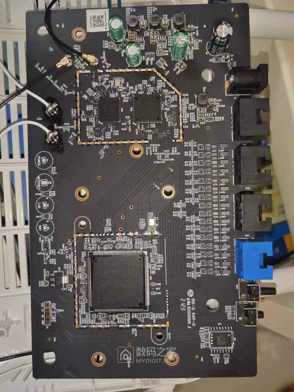 移动宽带给的路由器LC-HX1800拆了看看 - 拆机乐园 数码之家