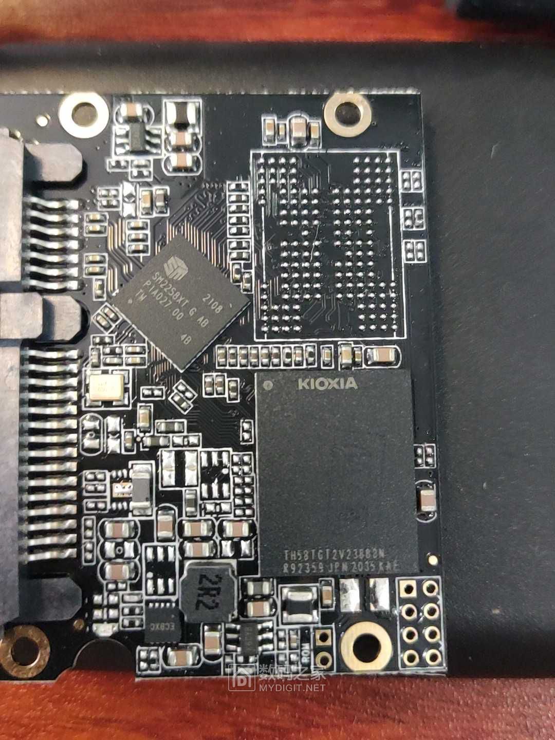 KIOXIA TH58TGT2V23BB8N 2258XT ID显示 98.00.00.00.00.00 - SSD存储技术 数码之家