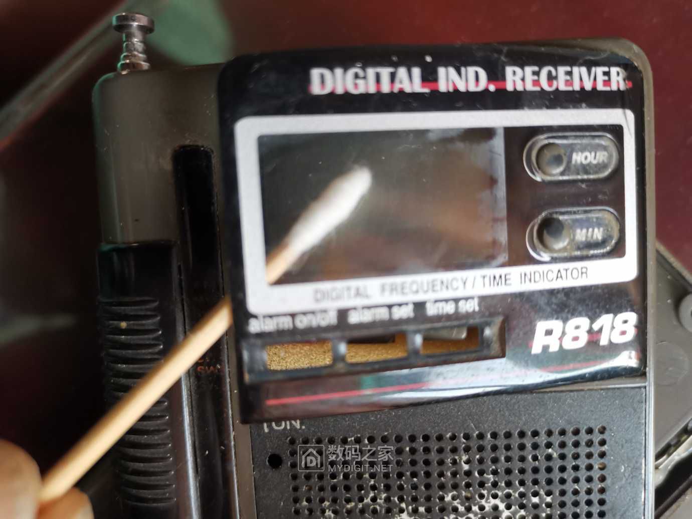 拆修德生R818收音机 - 拆机乐园 数码之家