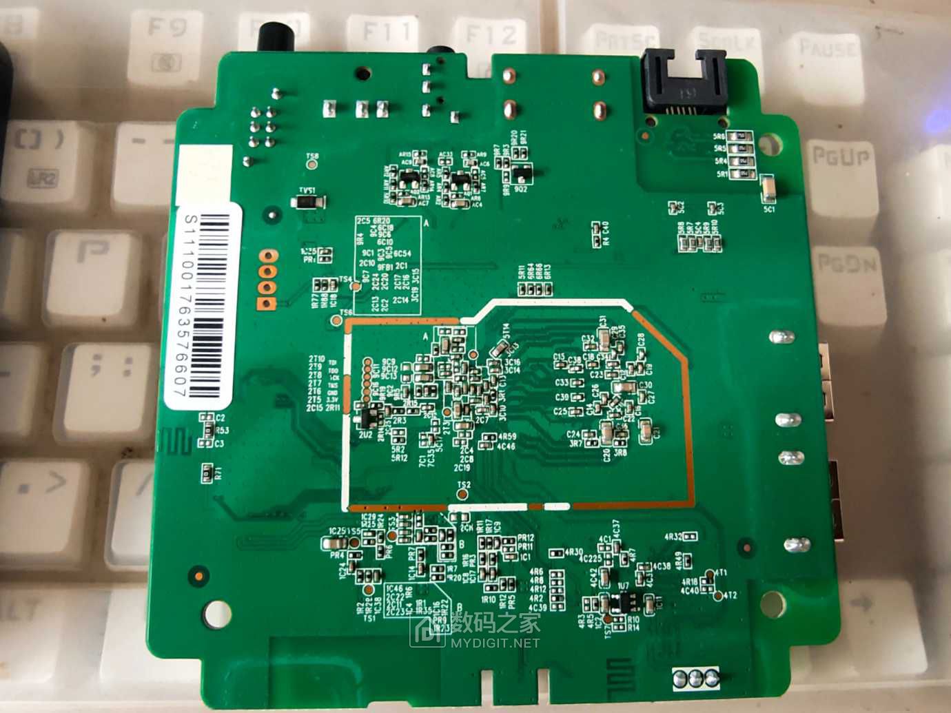 拆解魔百和CM311-1a - 拆机乐园 数码之家