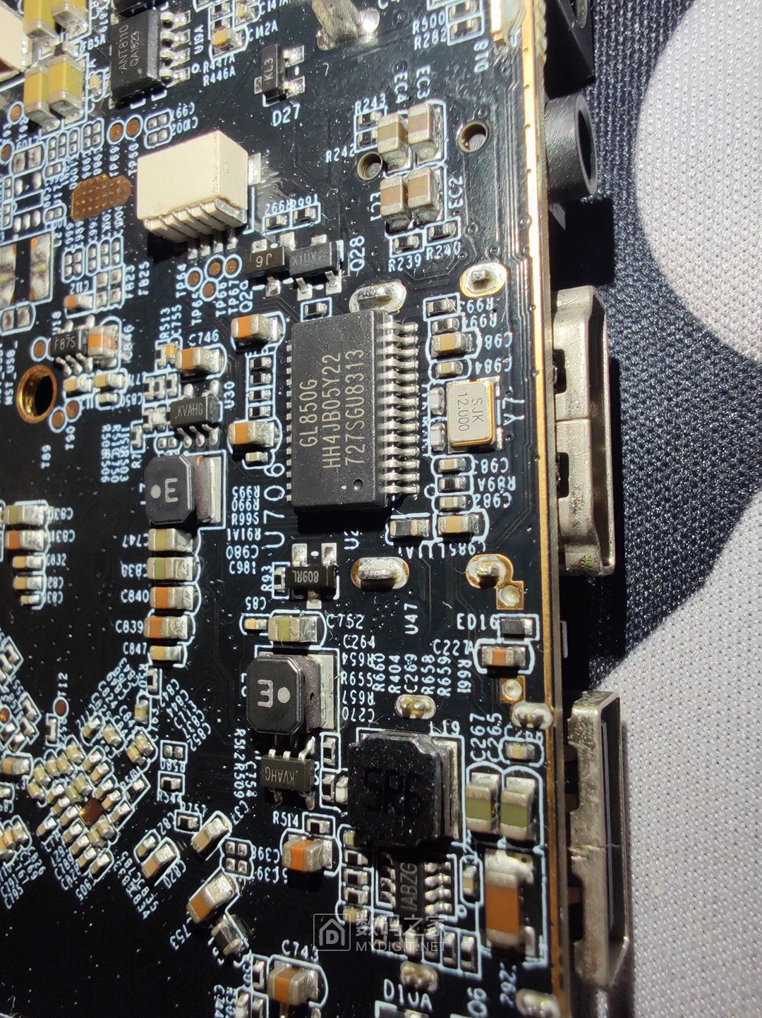 一款瑞芯微RK3128方案的智能DLP技术投影机拆解，安卓7.1.1系统 - 拆机乐园 数码之家