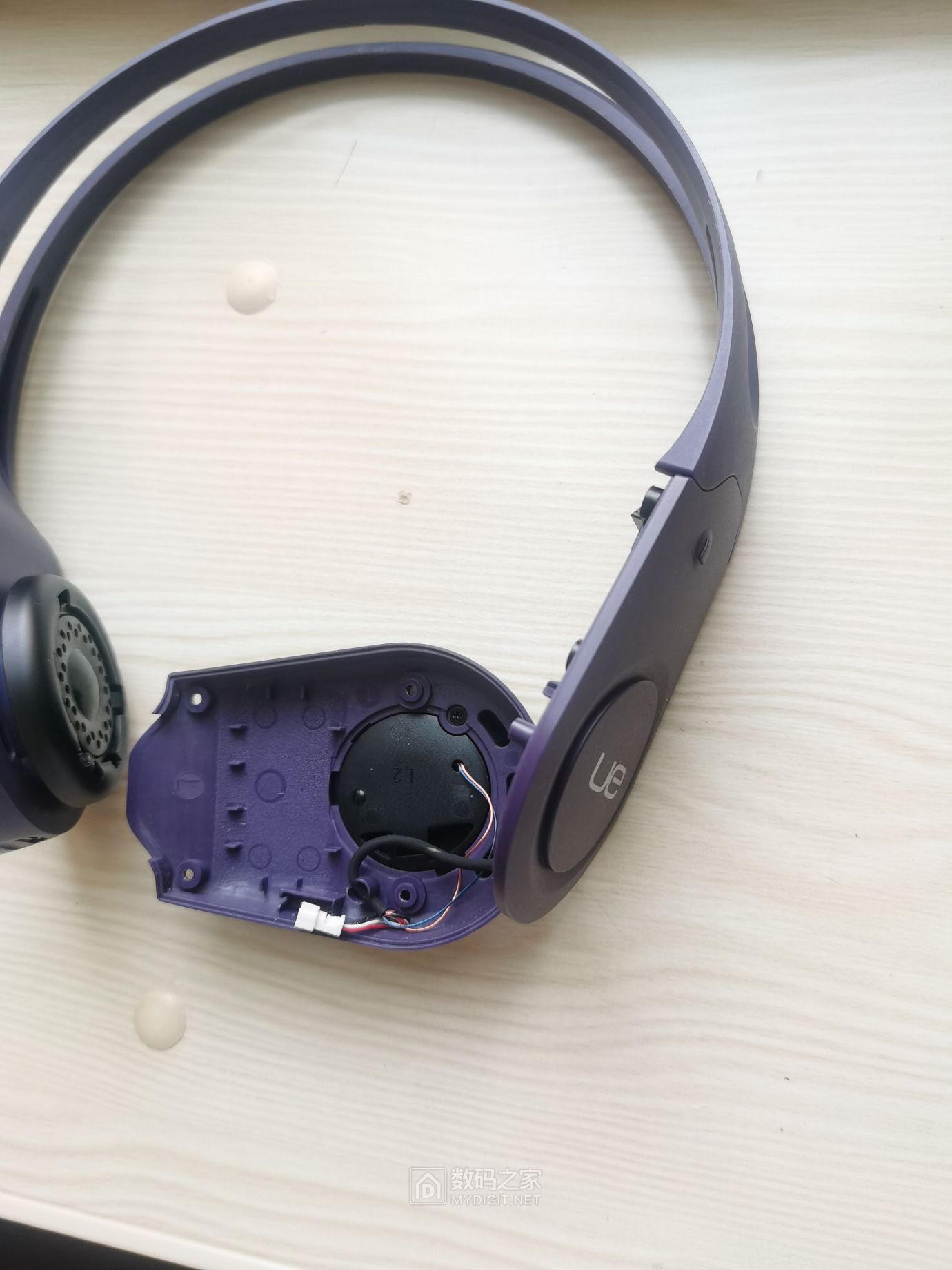 罗技ue3000蓝牙耳机更换电池 - 拆机乐园 数码之家