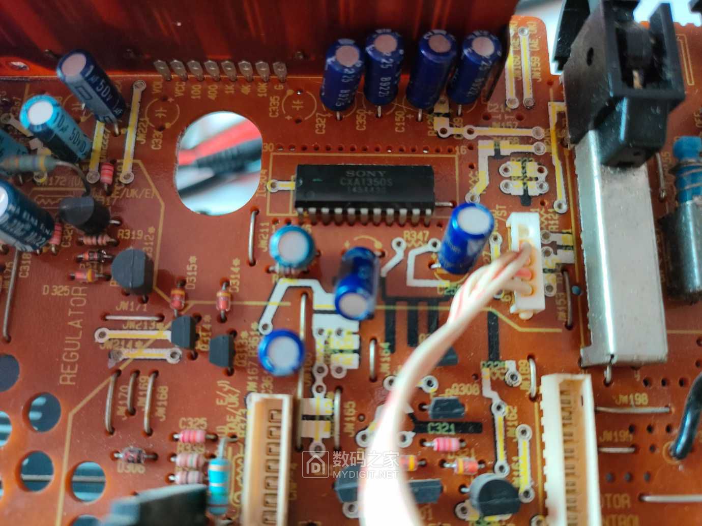 拆修索尼收录机CFS-W404S音量不受控制 陷入困境 - 拆机乐园 数码之家